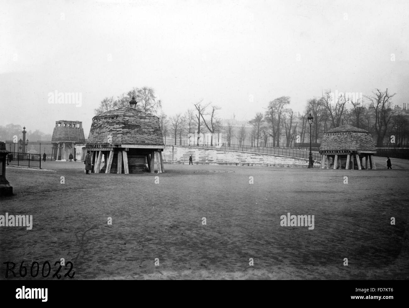 Building protection against aerial attacks in Paris Stock Photo - Alamy