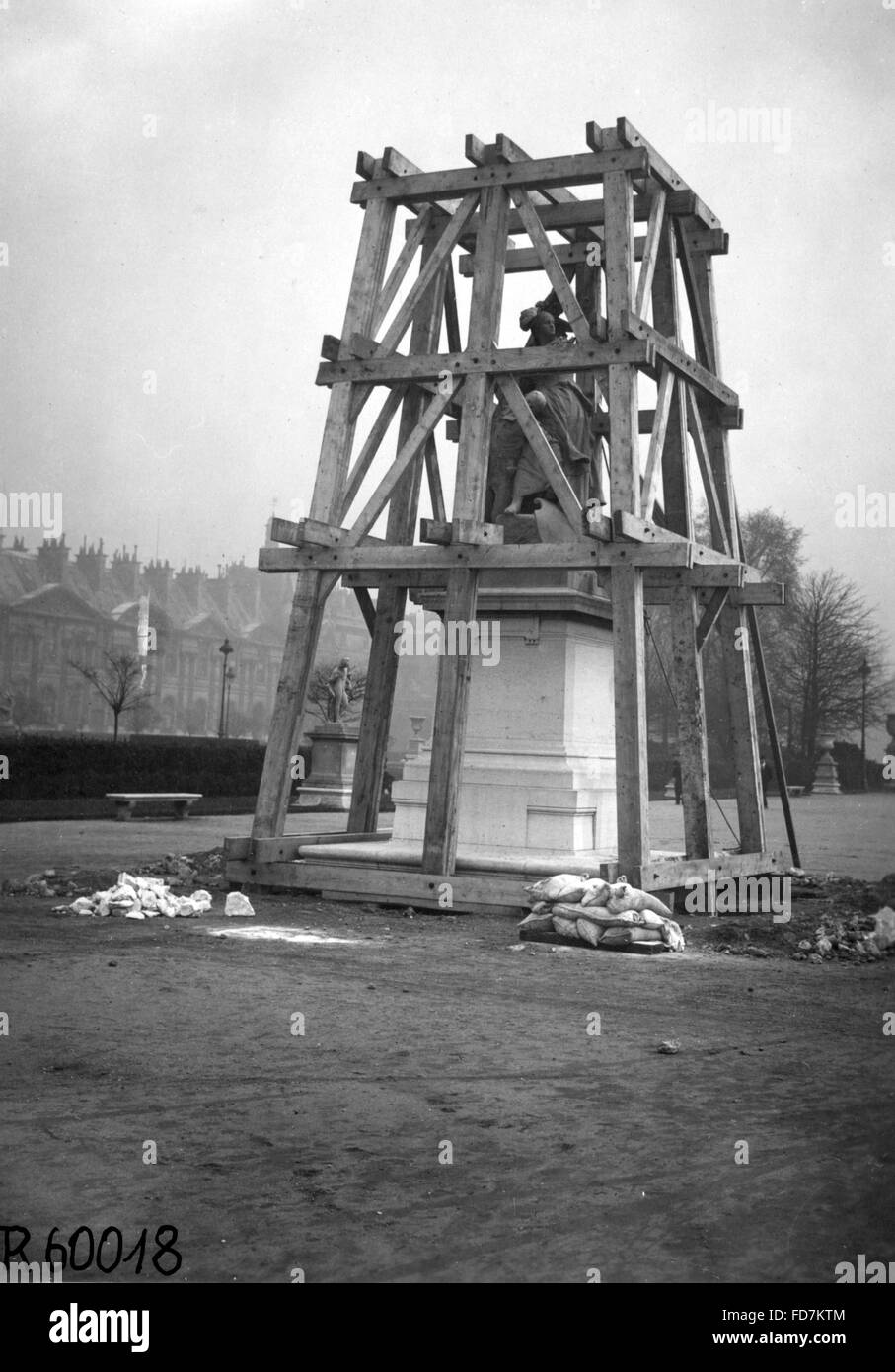 Building protection against aerial attacks in Paris Stock Photo - Alamy