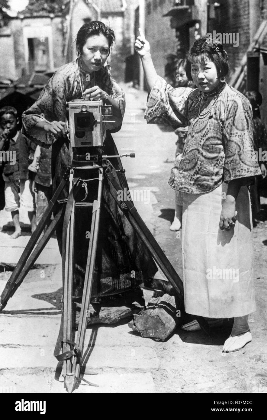 Chinese filmmakers in Canton, 1925 Stock Photo - Alamy