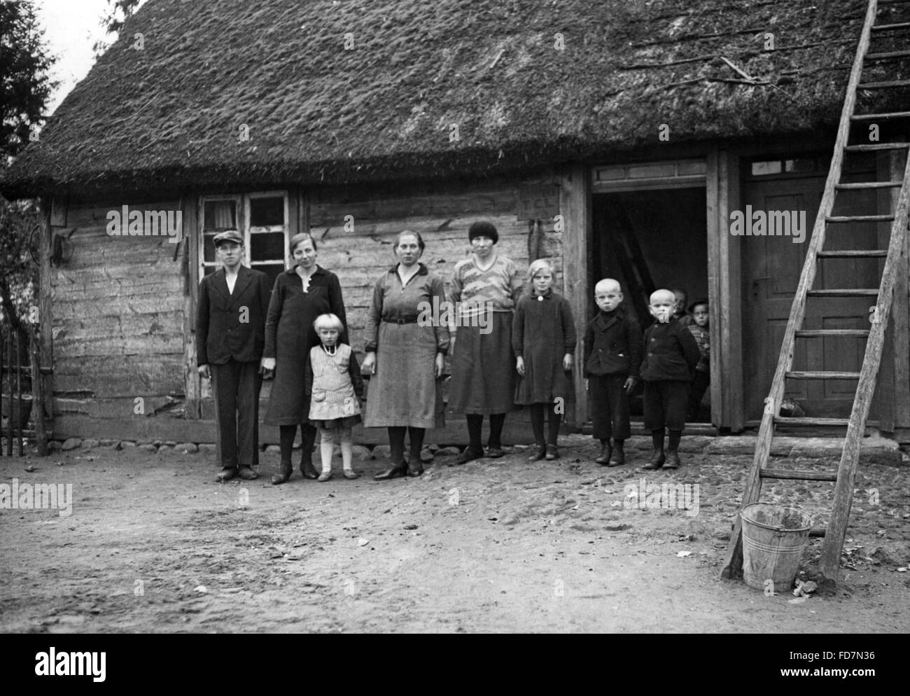 Farming family in Pomerelia, 1939 Stock Photo - Alamy