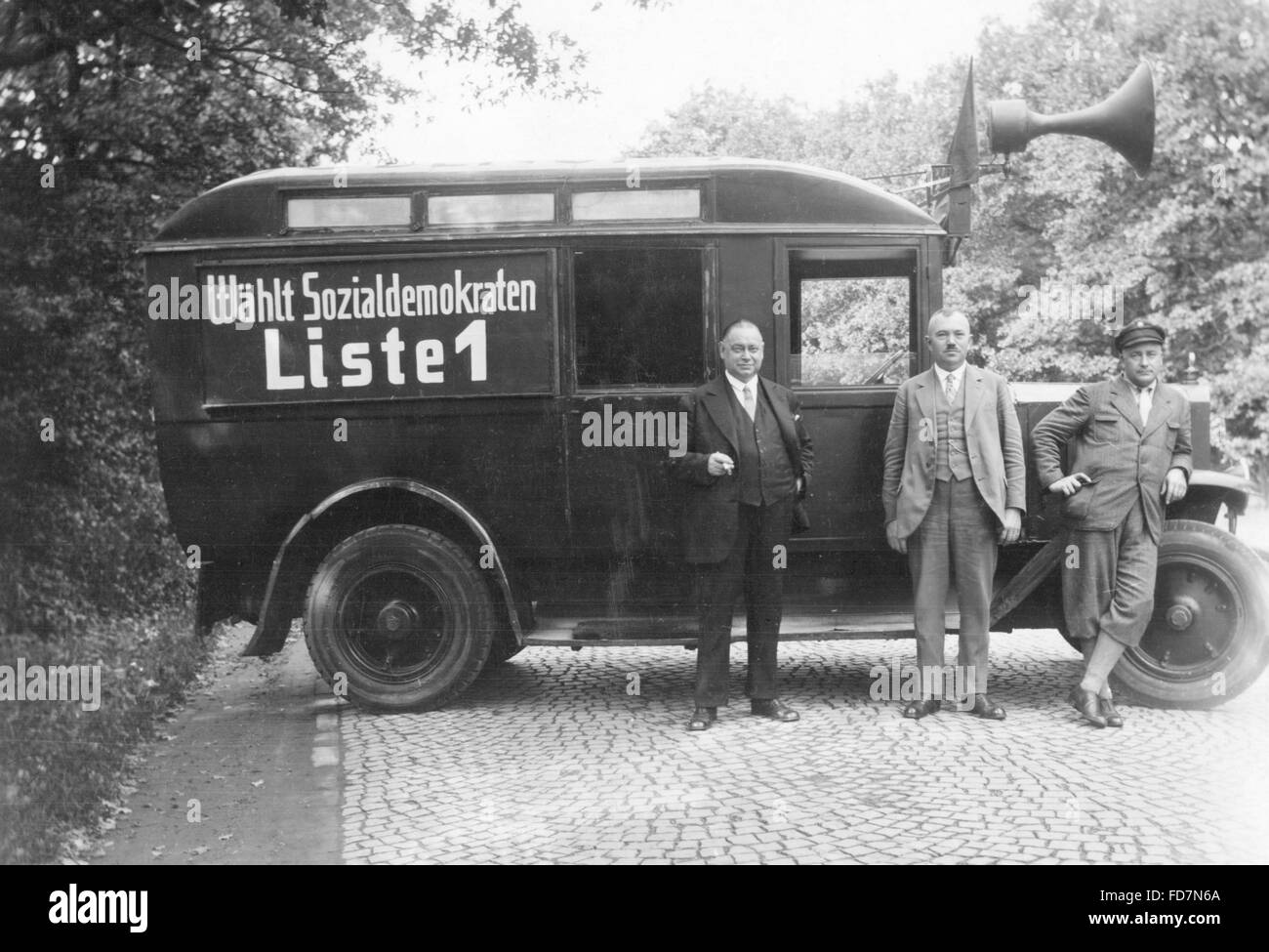 SPD campaign vehicle for the Reichstag elections of 1930 Stock Photo ...