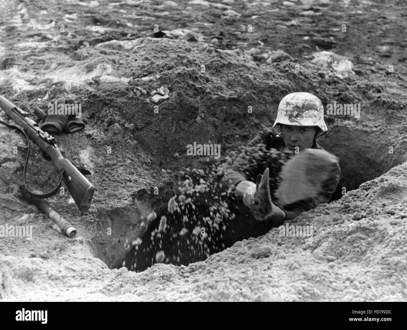 Foxhole hi-res stock photography and images - Alamy
