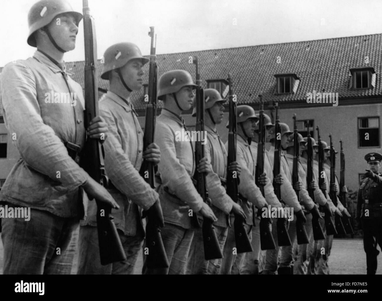 Recruits during rifle salute, 1940 Stock Photo - Alamy