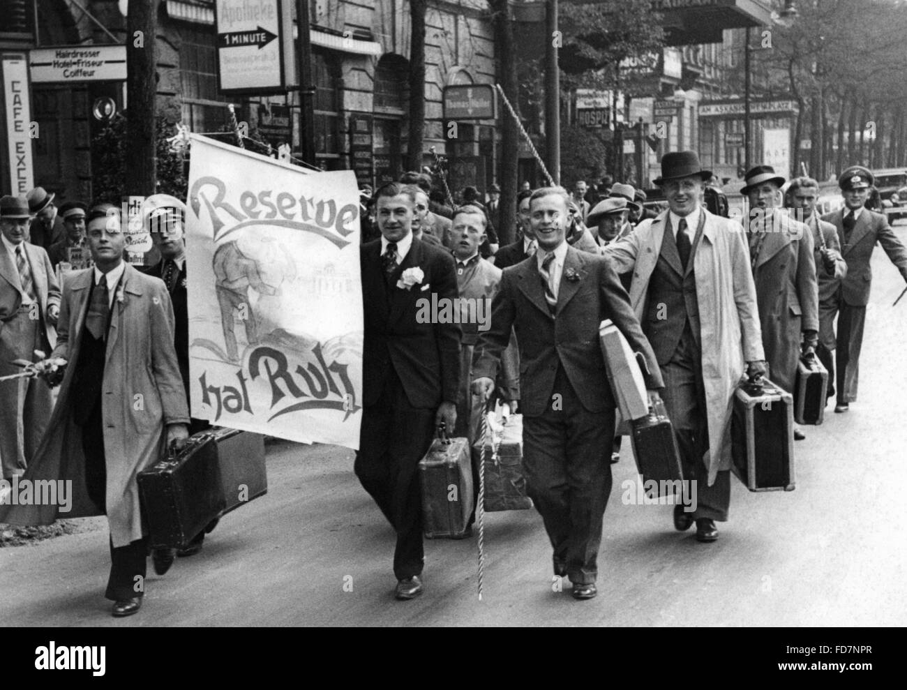 New suitcases Black and White Stock Photos & Images - Alamy