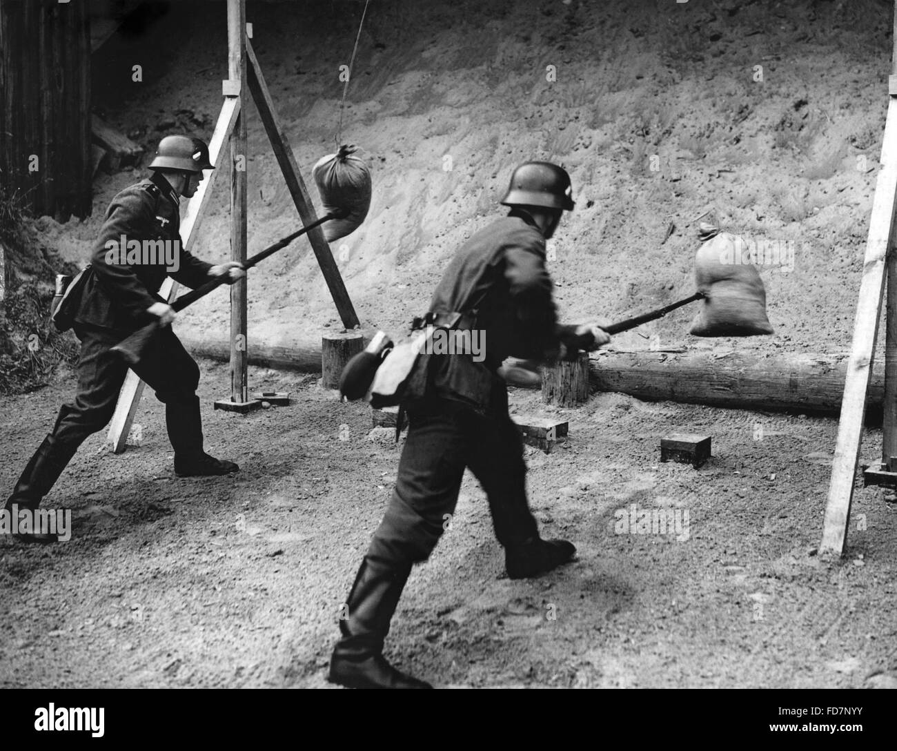 Bayonet training sandbag hi-res stock photography and images - Alamy