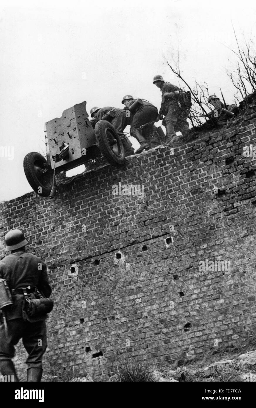 A wall gun Black and White Stock Photos & Images - Alamy
