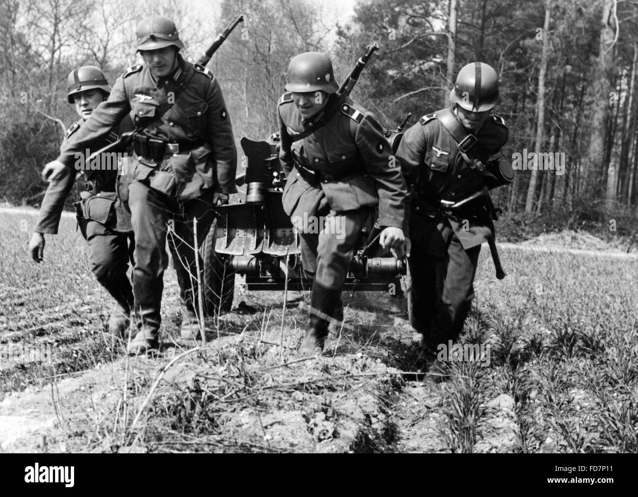 Pull gun Black and White Stock Photos & Images - Alamy