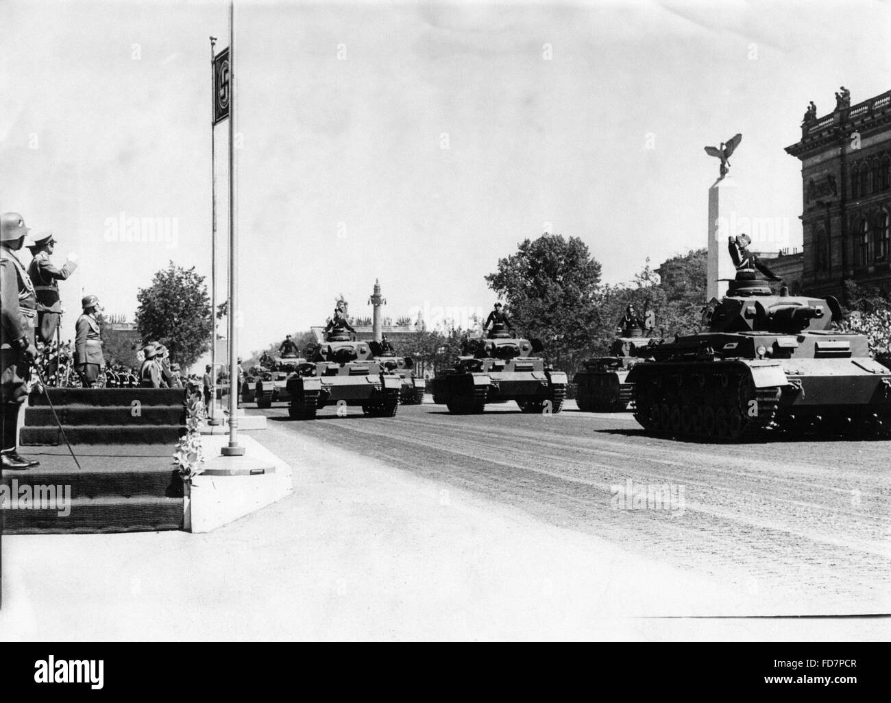 Military parade on the occasion of the state visit of the Yugoslav ...