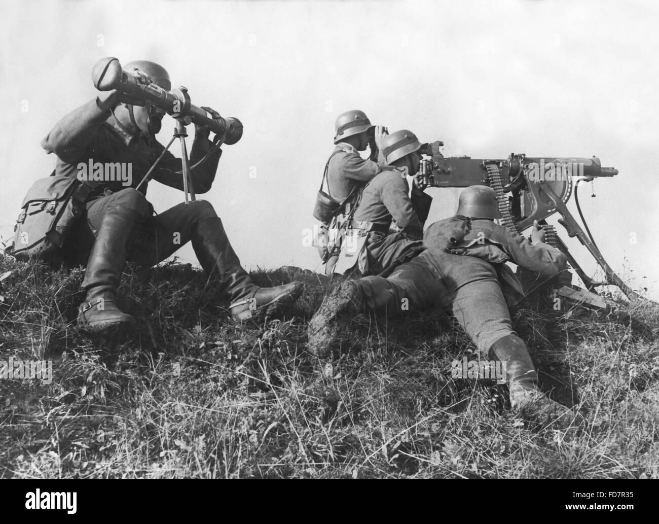 Heavy machine gun during a maneuver of the Reichswehr, 1930 Stock Photo ...