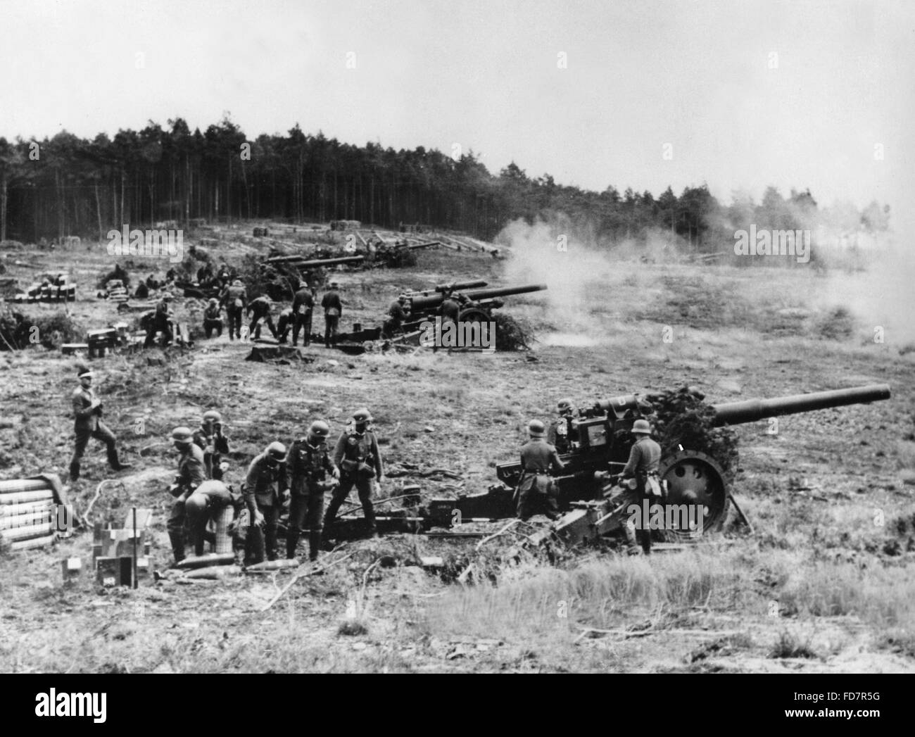 Fire maneuver hi-res stock photography and images - Alamy