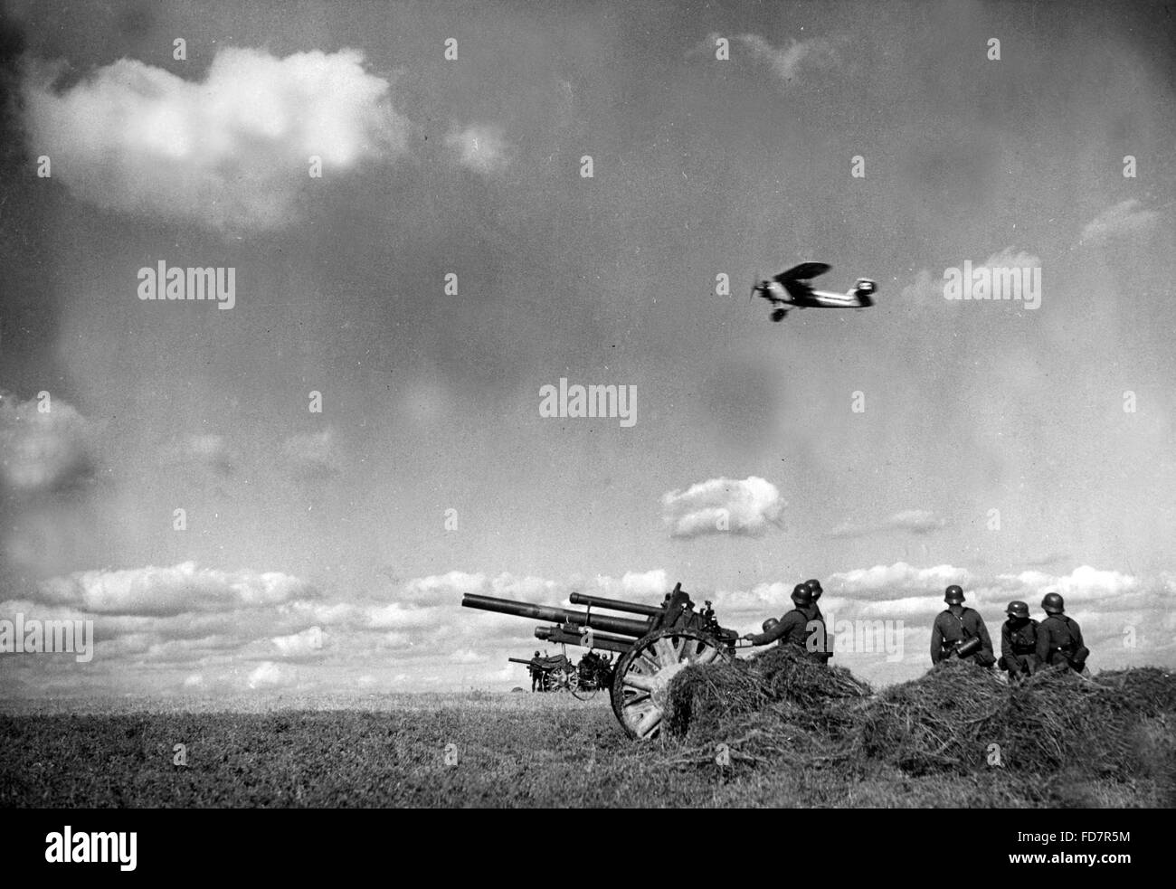 Artillery observer hi-res stock photography and images - Alamy