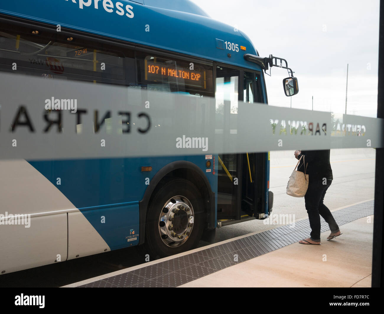 Canada bus shelter hi-res stock photography and images - Alamy