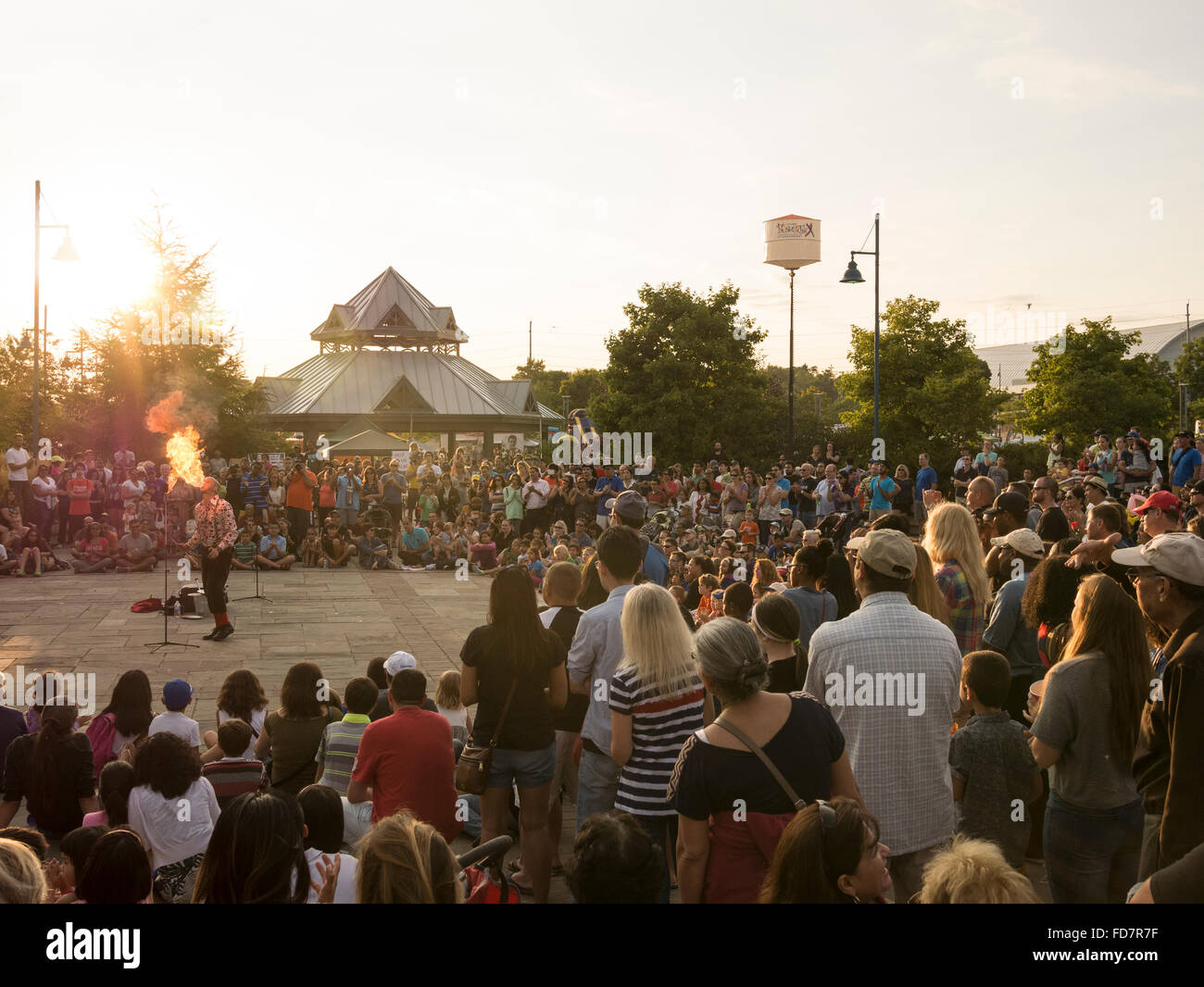 Entertainer fire breathing hi-res stock photography and images - Alamy