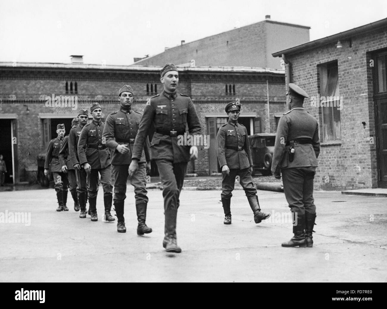 Parade ground drill at a unit of the Wehrmacht, 1936 Stock Photo - Alamy