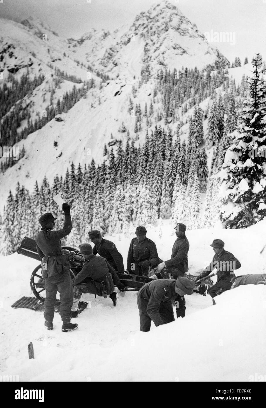 Mountain gun hi-res stock photography and images - Alamy