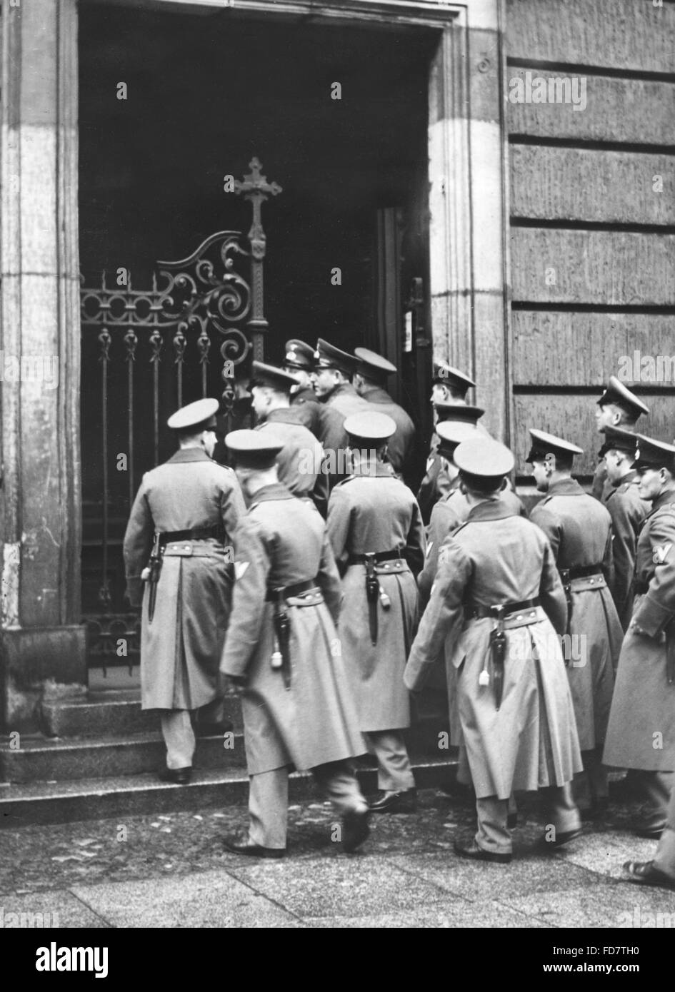 Wehrmacht soldiers on their way to church, 1935 Stock Photo - Alamy