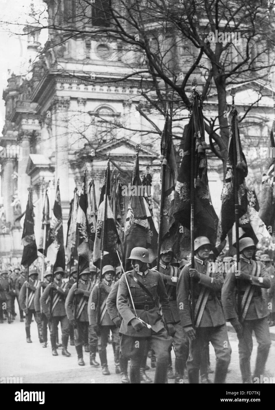 Parade of the Reichswehr in Berlin, 1931 Stock Photo - Alamy