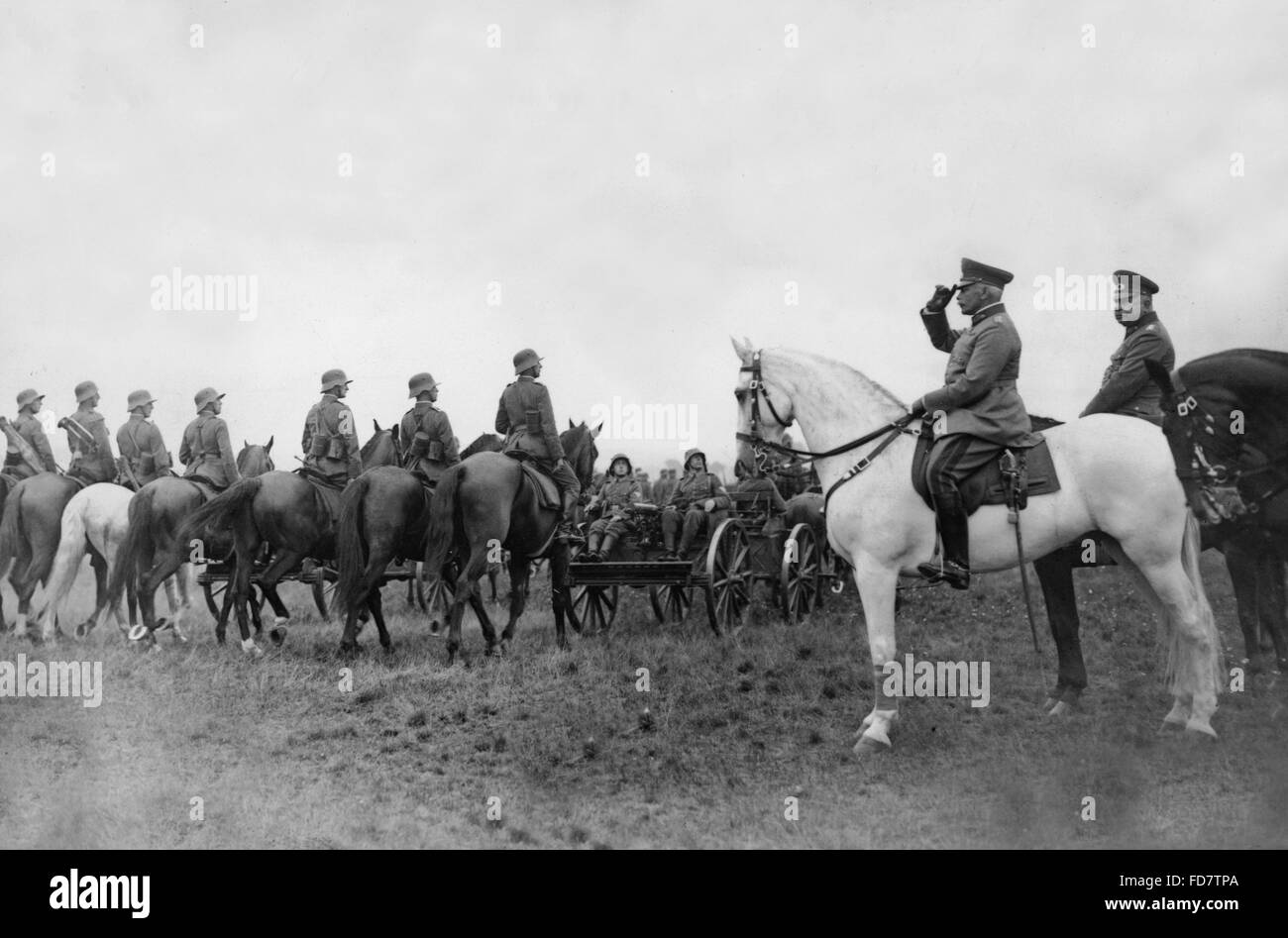 Military exercise of the 2nd Division of the Reichswehr in Doeberitz ...