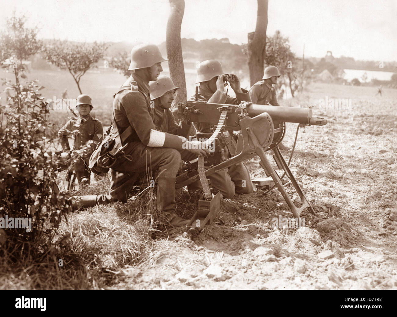 Machine gun position hi-res stock photography and images - Alamy