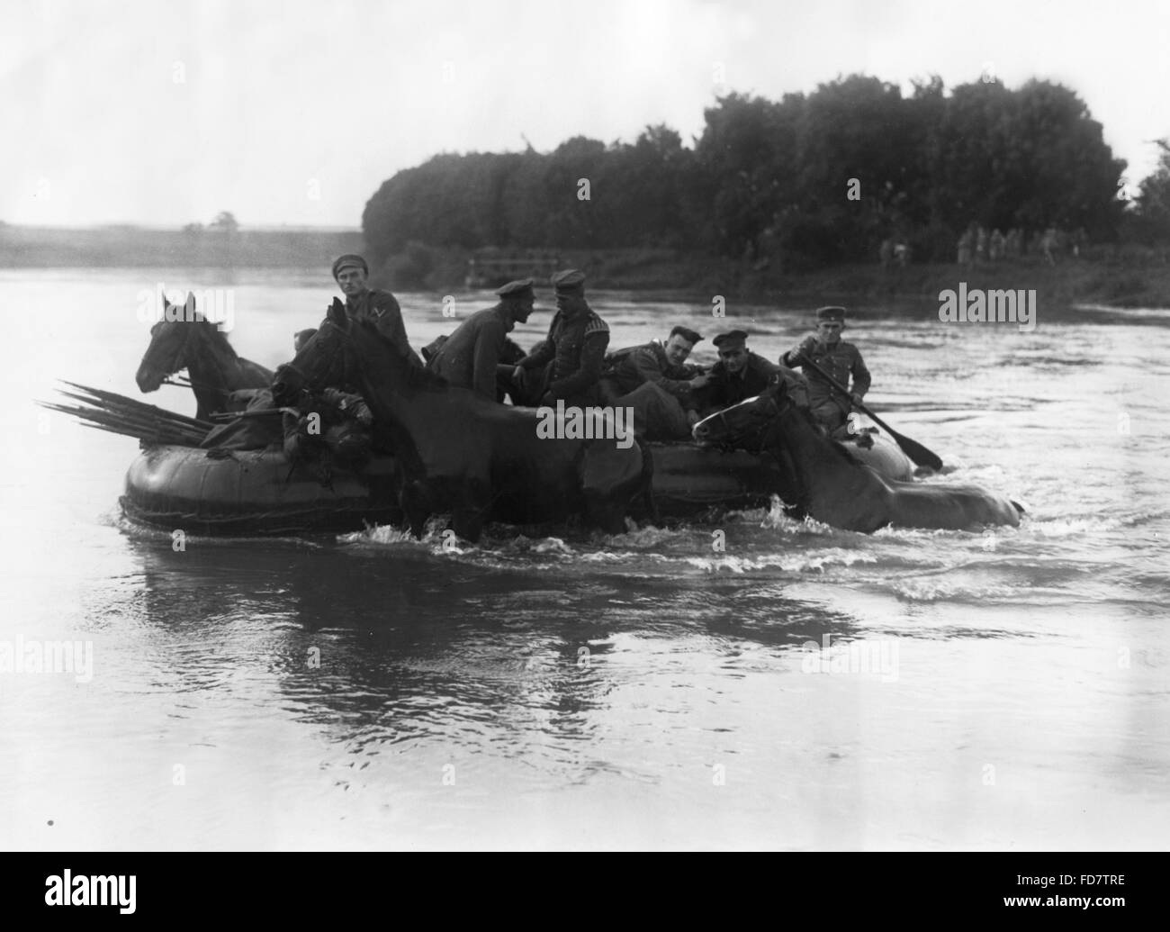 Boat maneuver Black and White Stock Photos & Images - Alamy