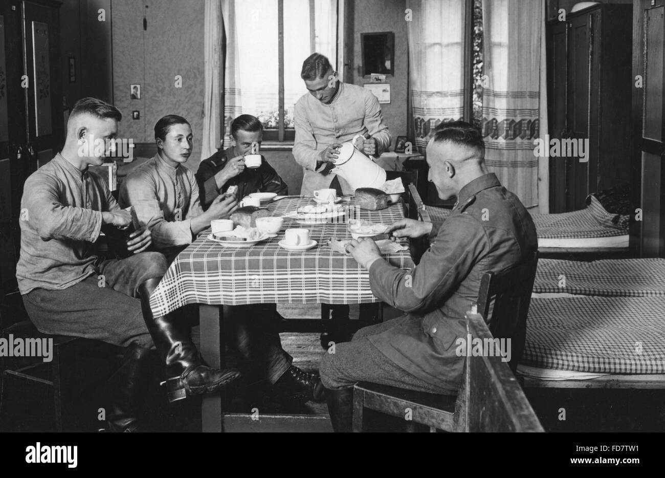 Reichswehr soldiers hi-res stock photography and images - Alamy