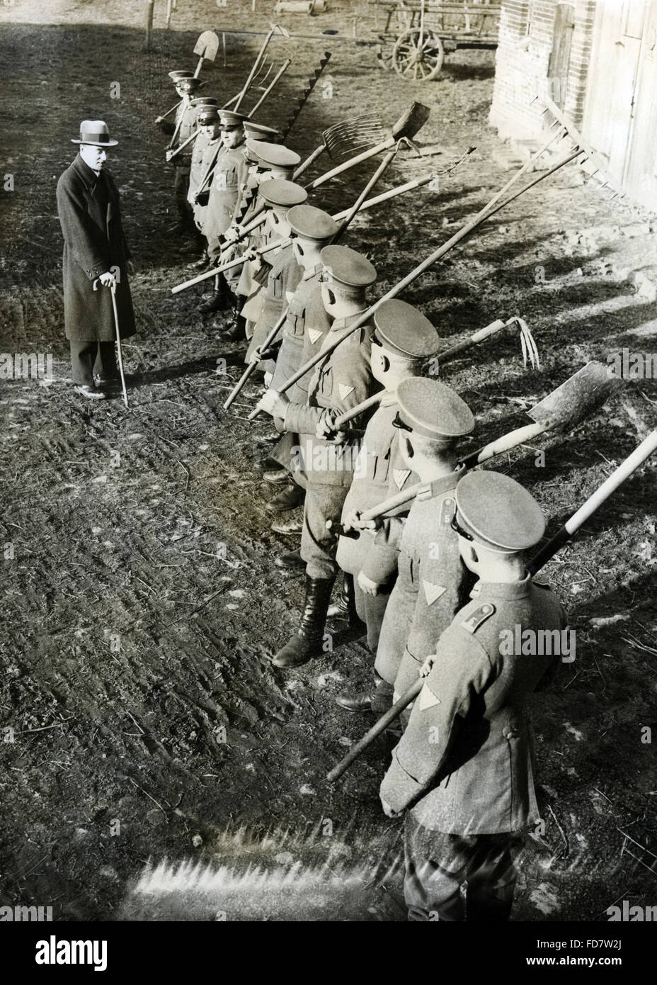 Soldiers of the reichswehr hi-res stock photography and images - Alamy