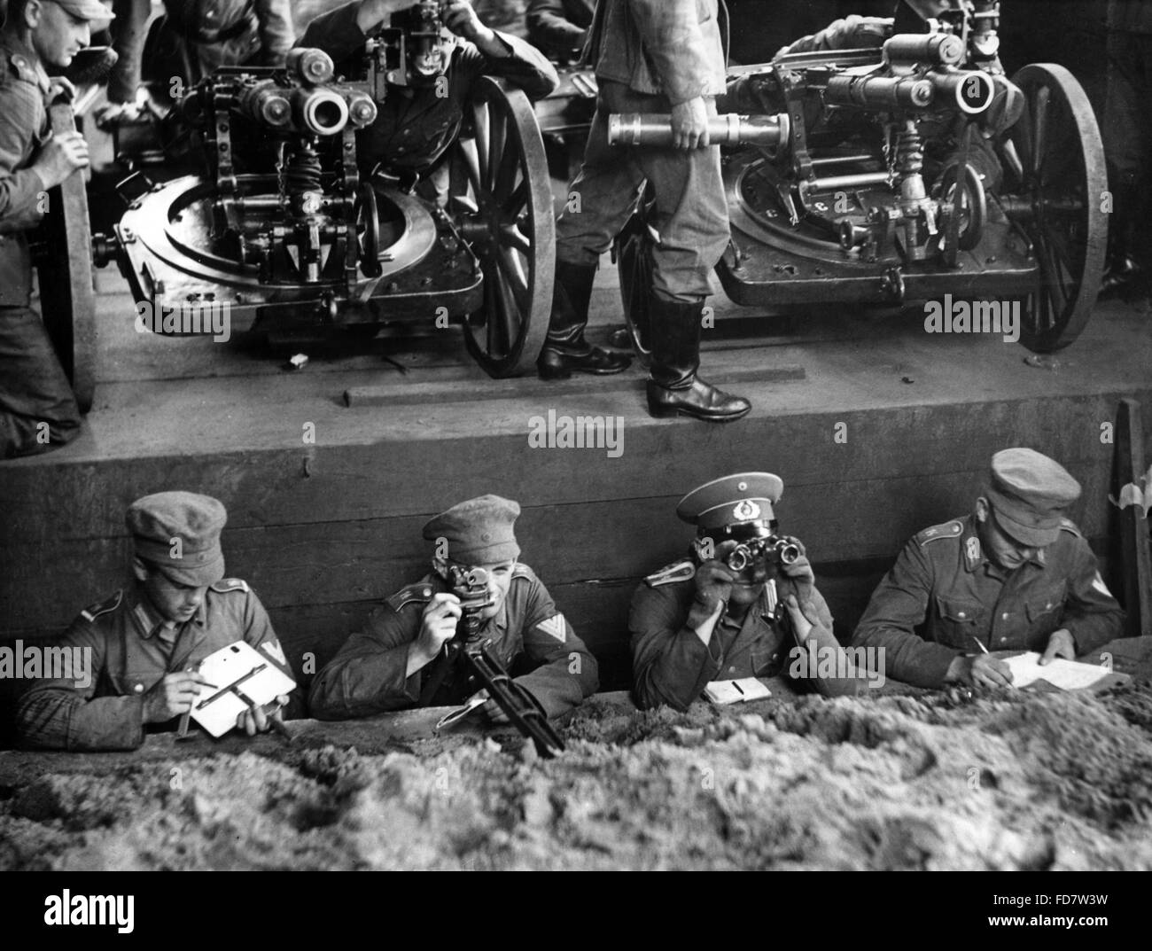Target practice of the artillery of the Reichswehr Stock Photo - Alamy