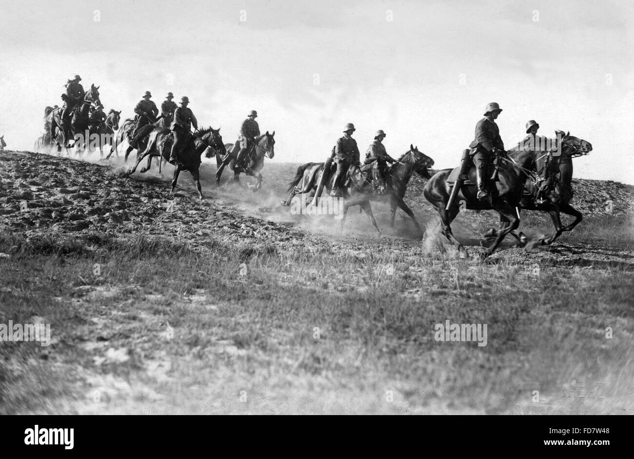 Mounted soldiers hi-res stock photography and images - Alamy