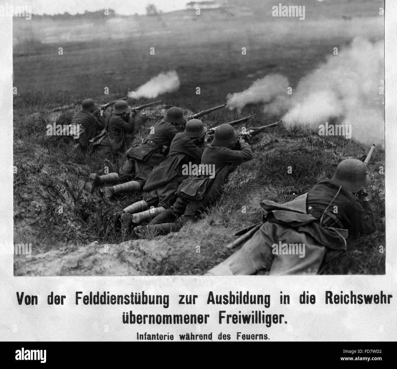 Reichswehr soldiers exercise hi-res stock photography and images - Alamy