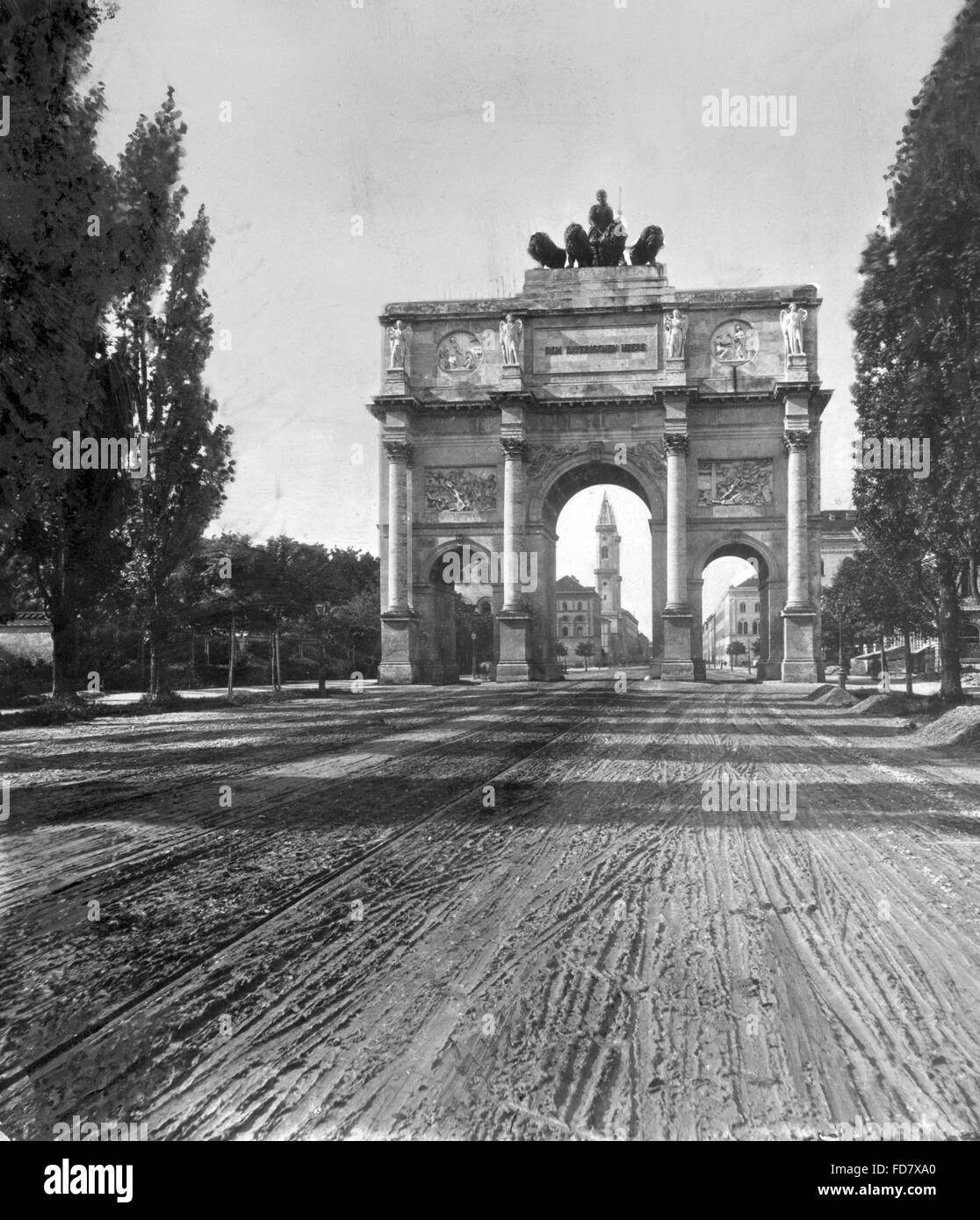The Siegestor (victory gate) in Munich Stock Photo - Alamy