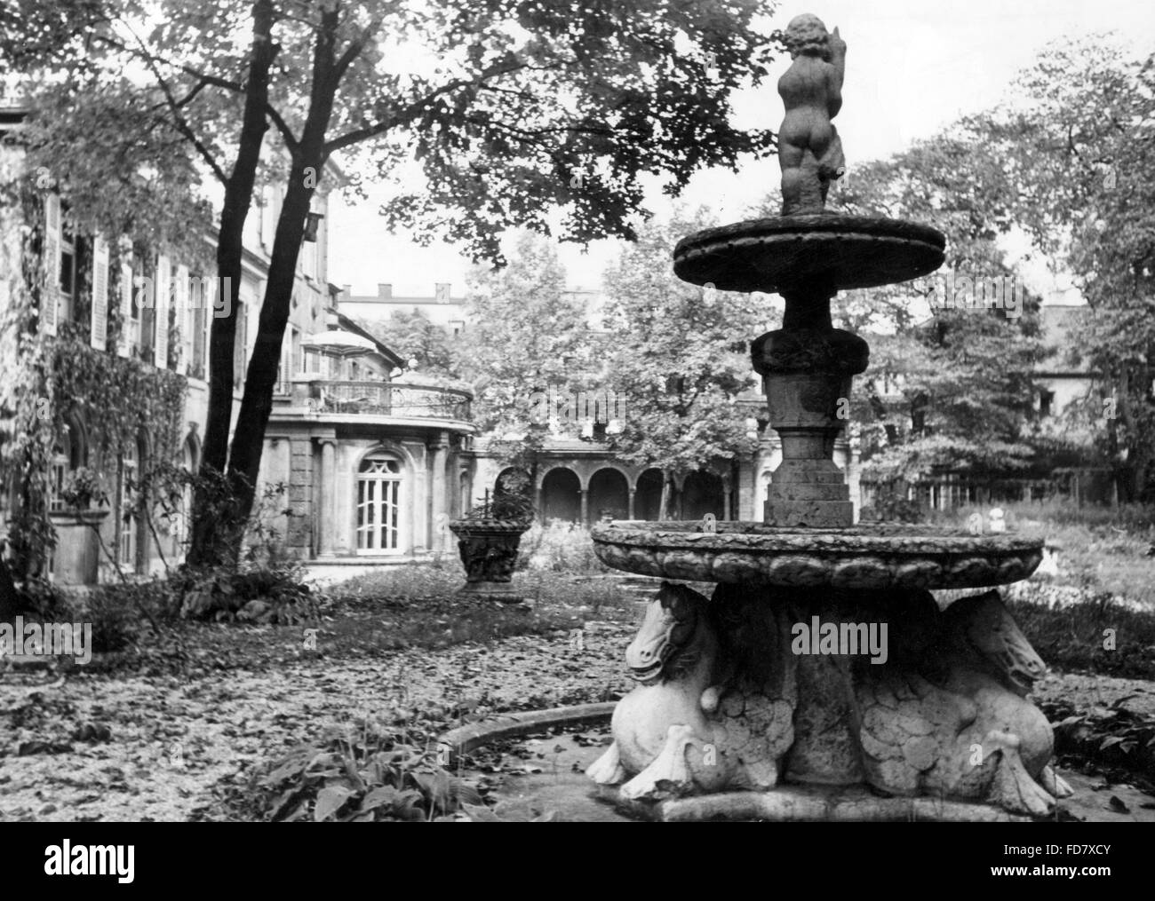 The Suresnes Palace in Munich Stock Photo - Alamy