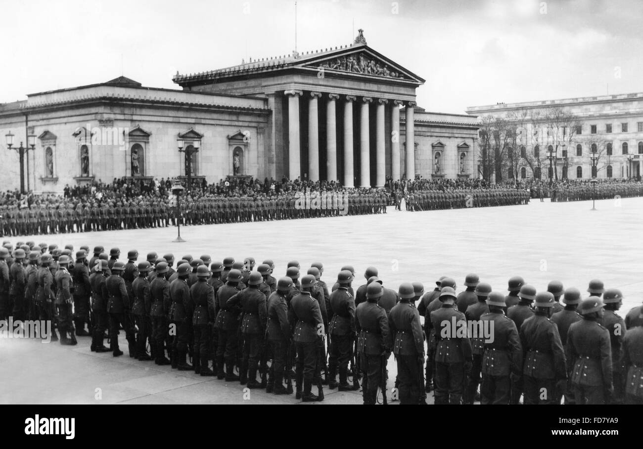 Soldiers on the Koenigsplatz (King`s Square) in Munich, 1936 Stock ...