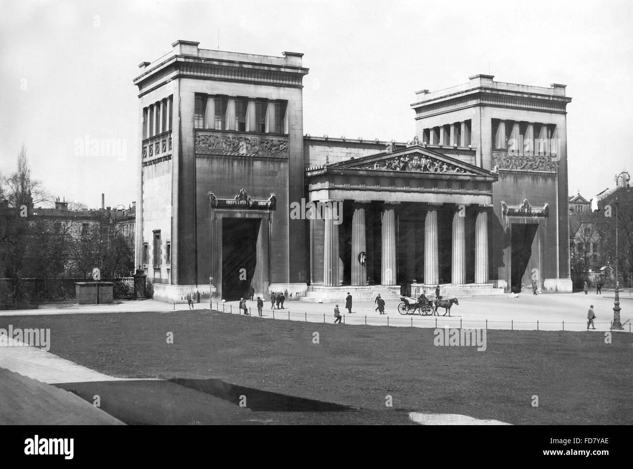 Propylaea at koenigsplatz Black and White Stock Photos & Images - Alamy