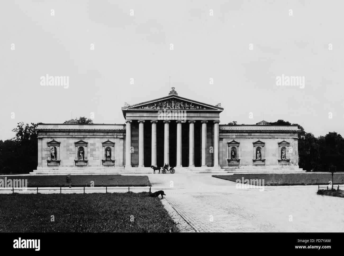 Koenigsplatz (King`s Square) in Munich around 1900 Stock Photo - Alamy