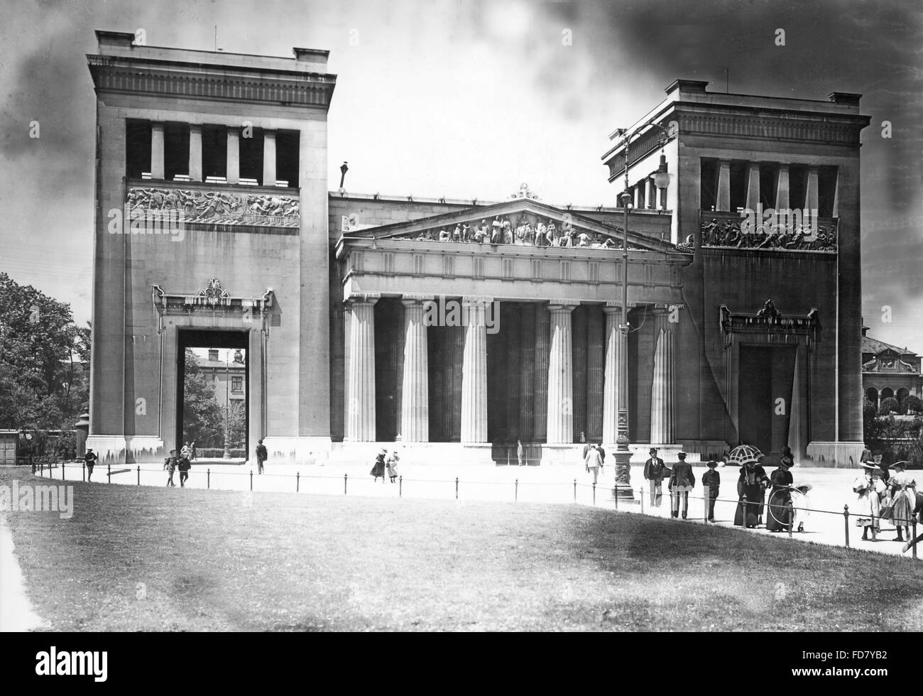 Koenigsplatz (King`s Square) in Munich around 1900 Stock Photo - Alamy