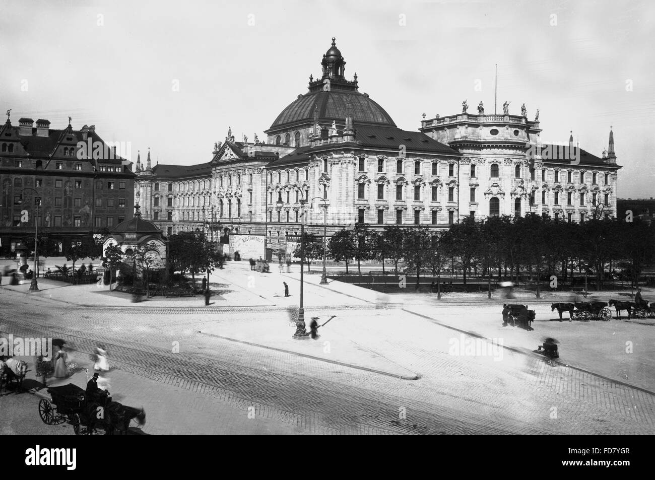 Justizpalast at Karlsplatz (Stachus) in Munich Stock Photo - Alamy