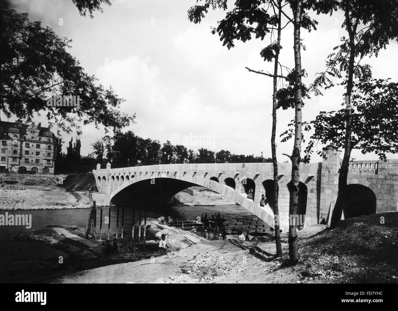 Max-Joseph-Bridge in Munich Stock Photo - Alamy