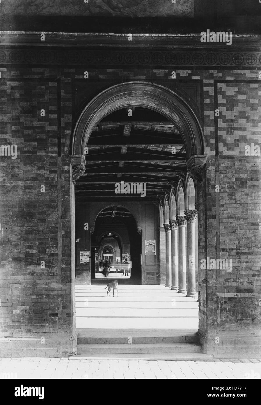 Portico hi-res stock photography and images - Alamy