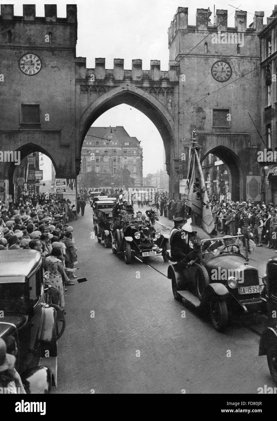 Triumphal march of the Olympic champions in Munich, 1932 Stock Photo ...