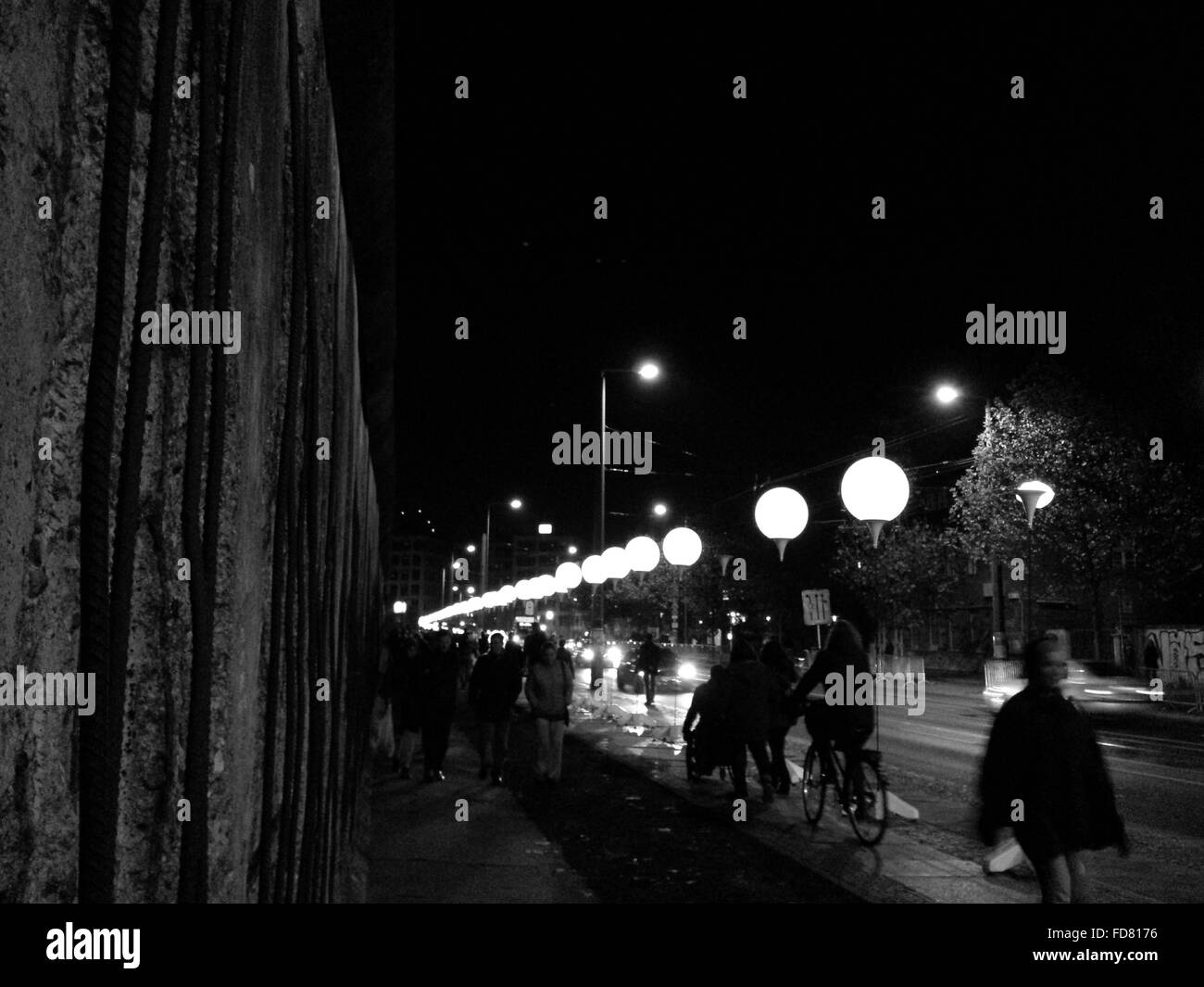 Streets at night hi-res stock photography and images - Alamy