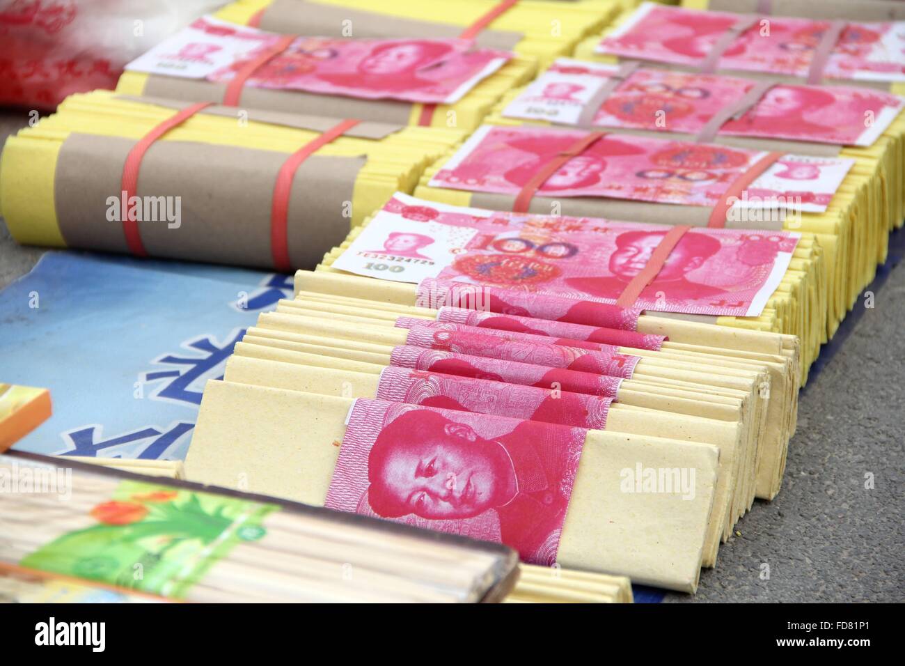 Bin, Bin, CHN. 29th Jan, 2016. These Hell bank notes look like the real ...