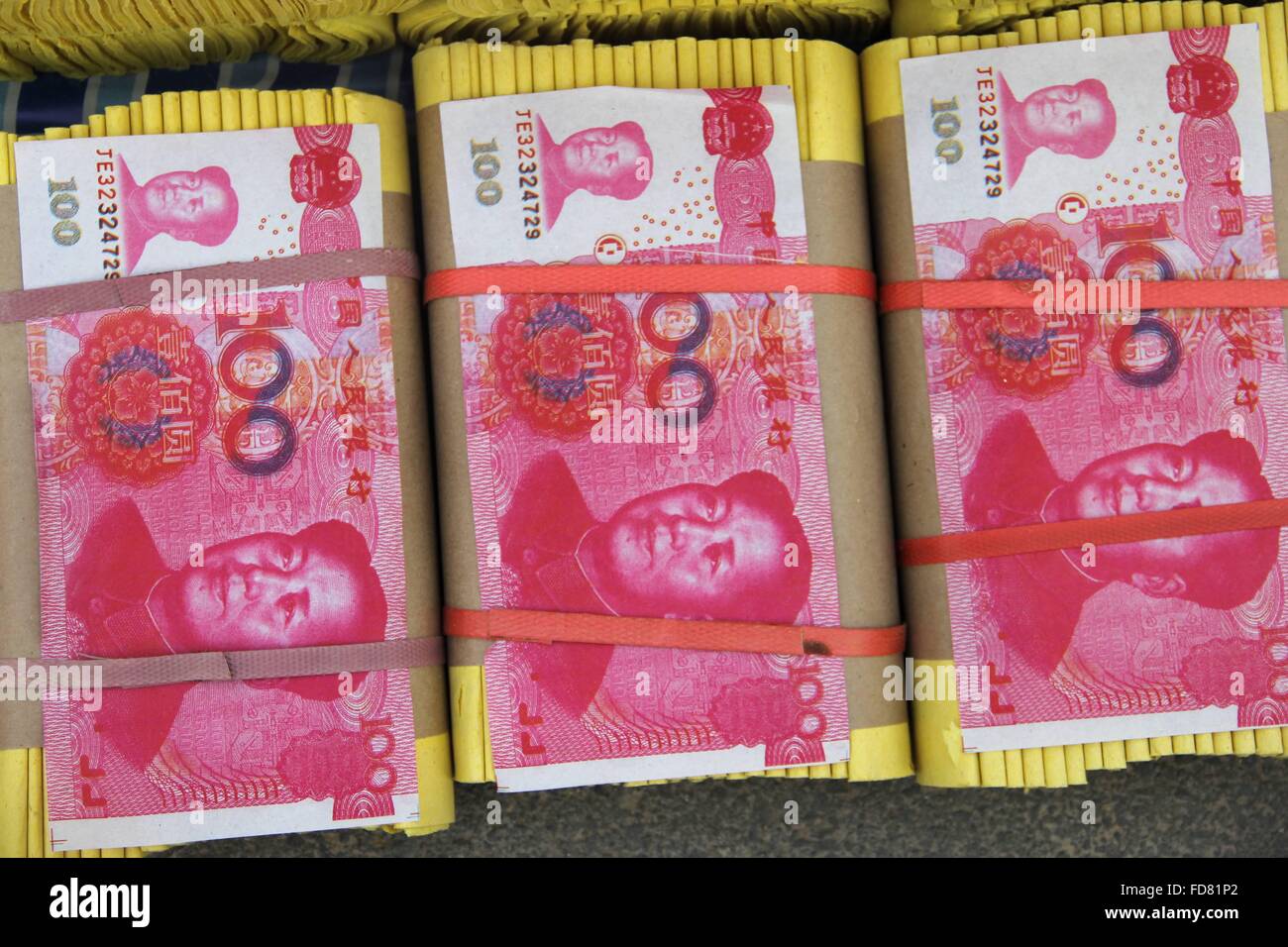 Bin, Bin, CHN. 29th Jan, 2016. These Hell bank notes look like the real ...