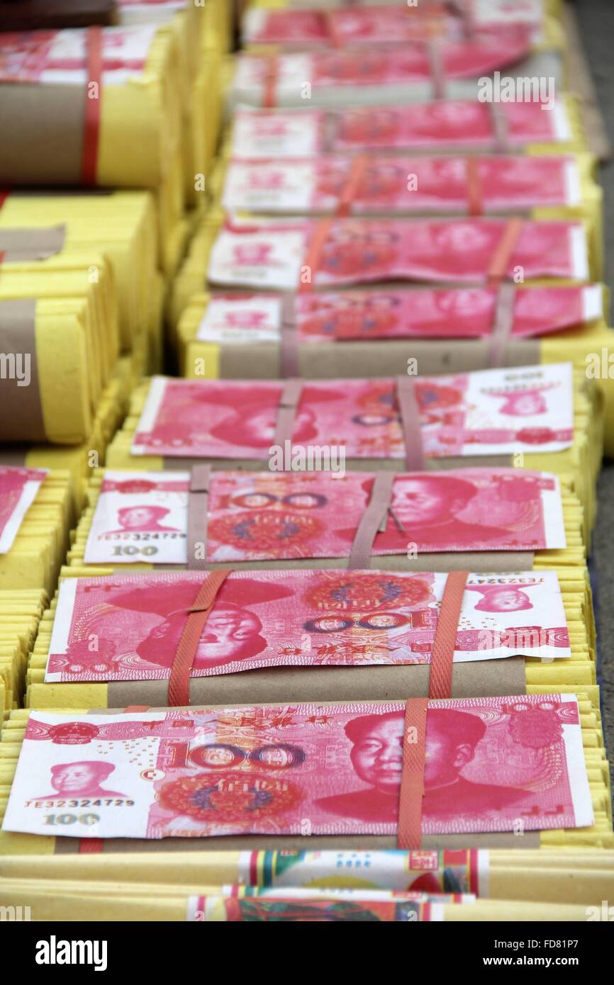 Bin, Bin, CHN. 29th Jan, 2016. These Hell bank notes look like the real ...