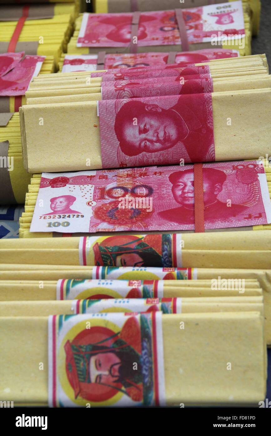 Bin, Bin, CHN. 29th Jan, 2016. These Hell bank notes look like the real ...