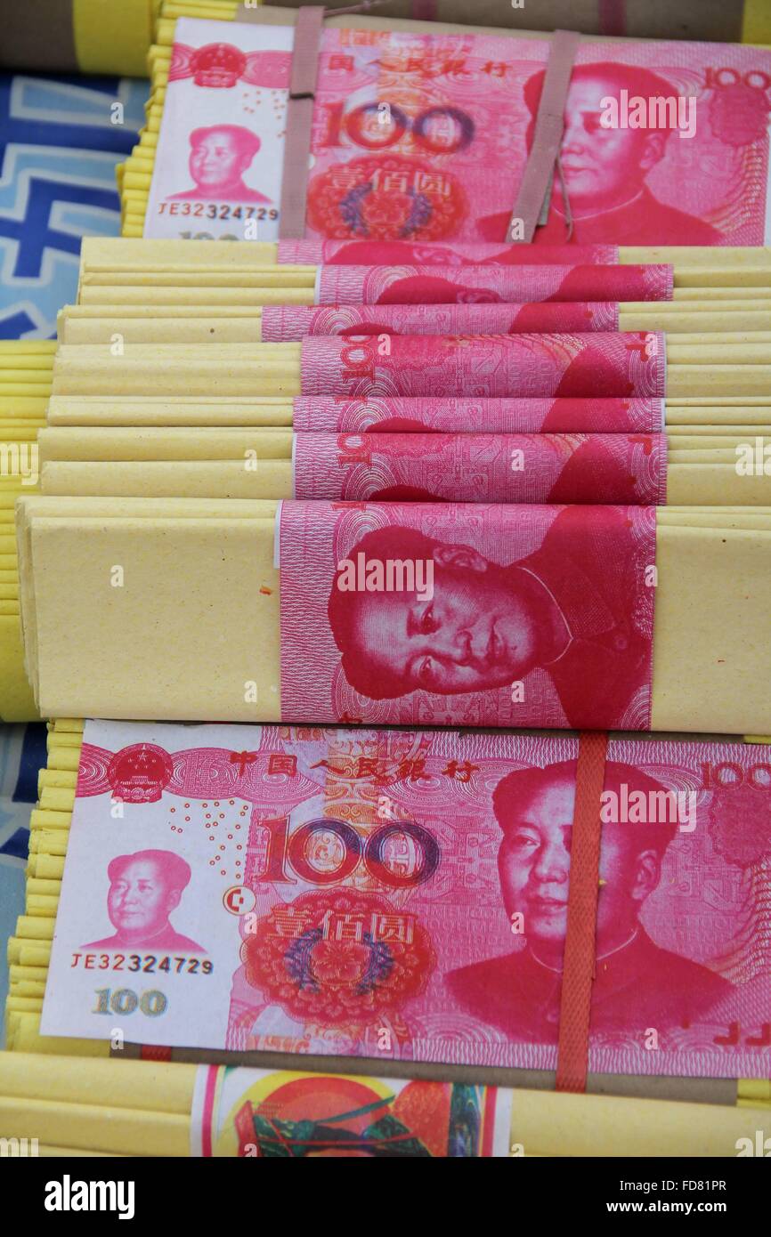 Bin, Bin, CHN. 29th Jan, 2016. These Hell bank notes look like the real ...