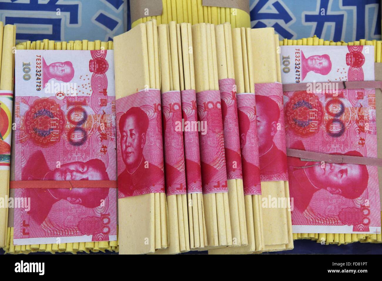 Bin, Bin, CHN. 29th Jan, 2016. These Hell bank notes look like the real ...