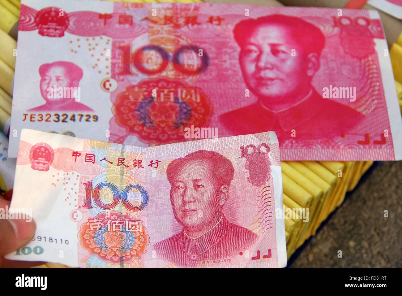 Bin, Bin, CHN. 29th Jan, 2016. These Hell bank notes look like the real ...