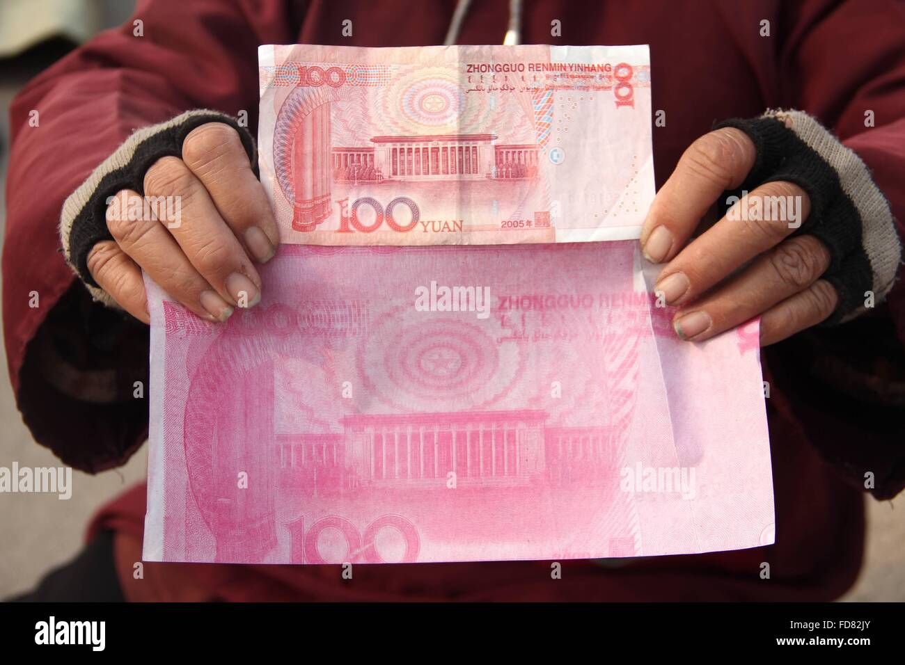 Bin, Bin, CHN. 29th Jan, 2016. These Hell bank notes look like the real ...