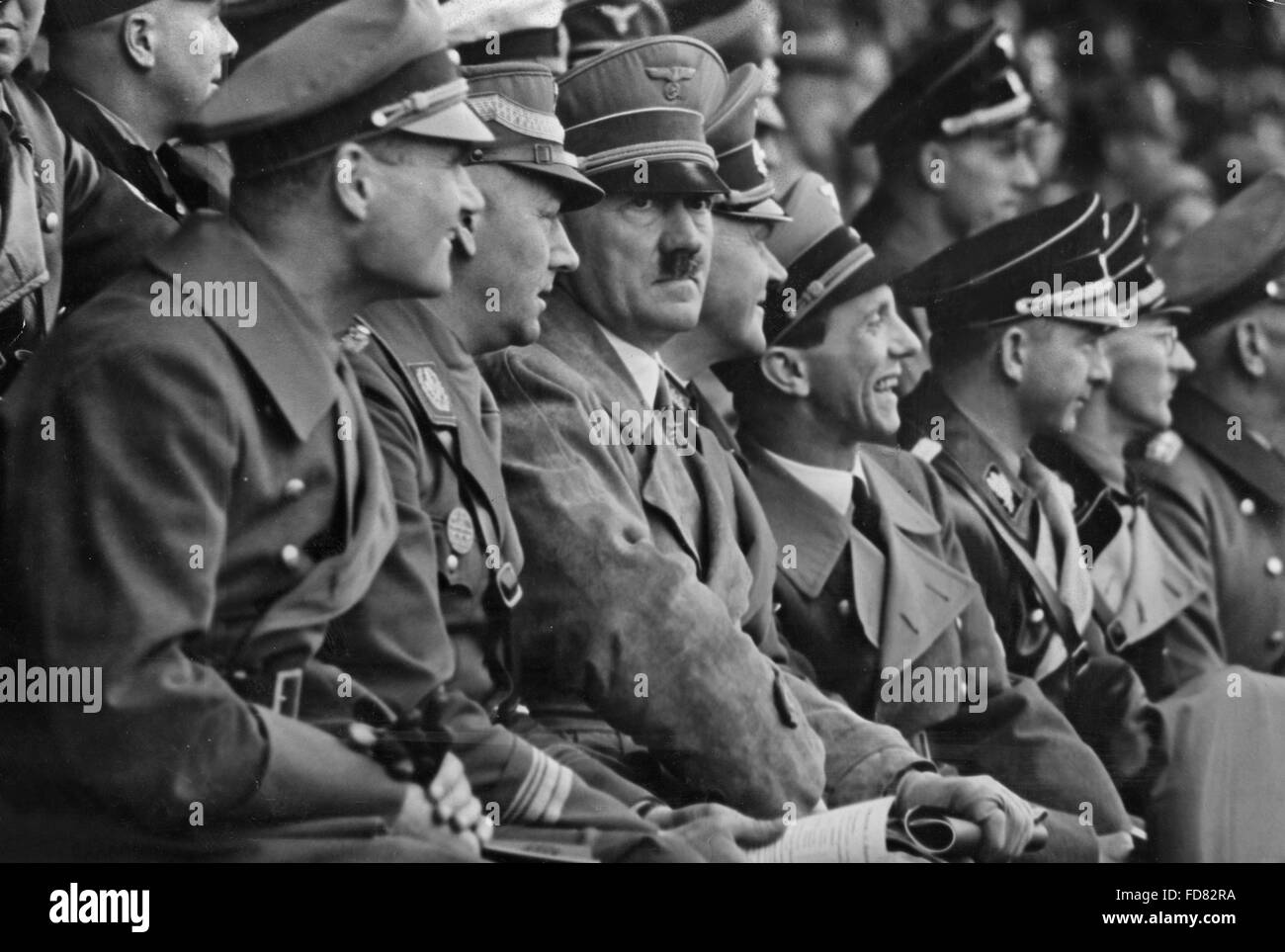 Adolf hitler nazi fighting games hi-res stock photography and images ...