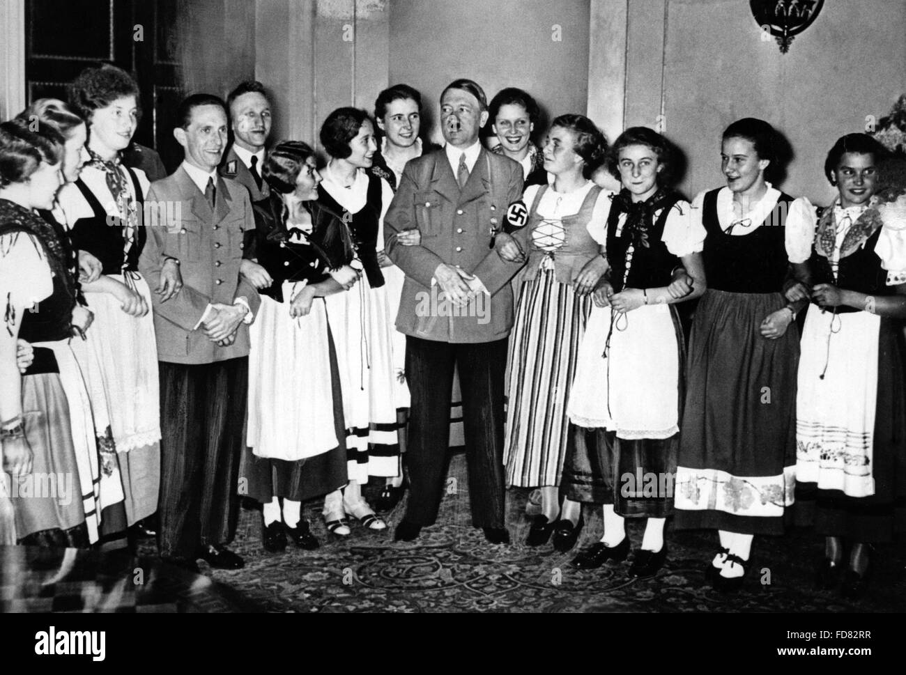 Joseph Göbbels and Adolf Hitler, 1937 Stock Photo - Alamy